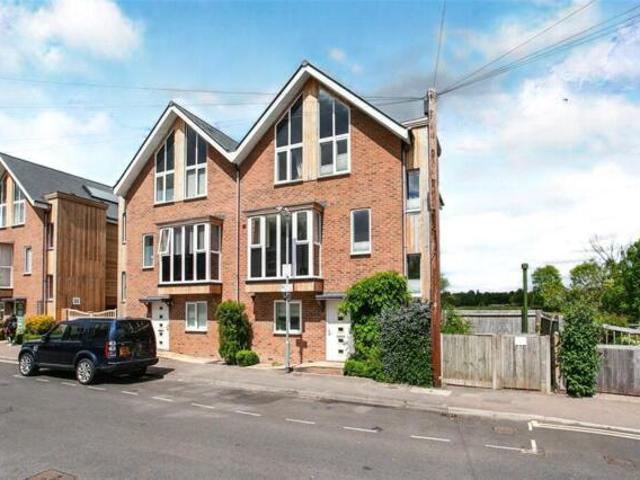 3 Bedroom House Tonbridge Kent LS101351826