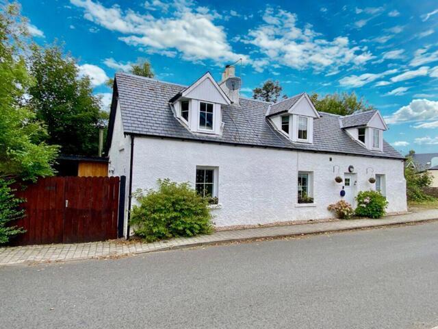 3 Bedroom House Taynuilt Argyll And Bute LS100503125