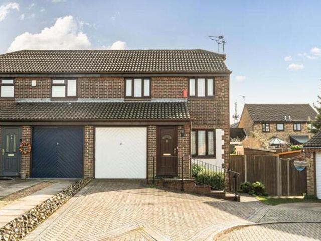 3 Bedroom House Tadworth Surrey LS100987855