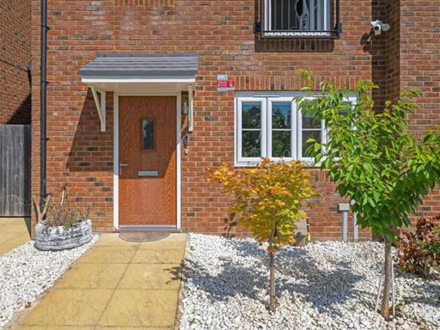 3 Bedroom House Tadworth Surrey 101892115