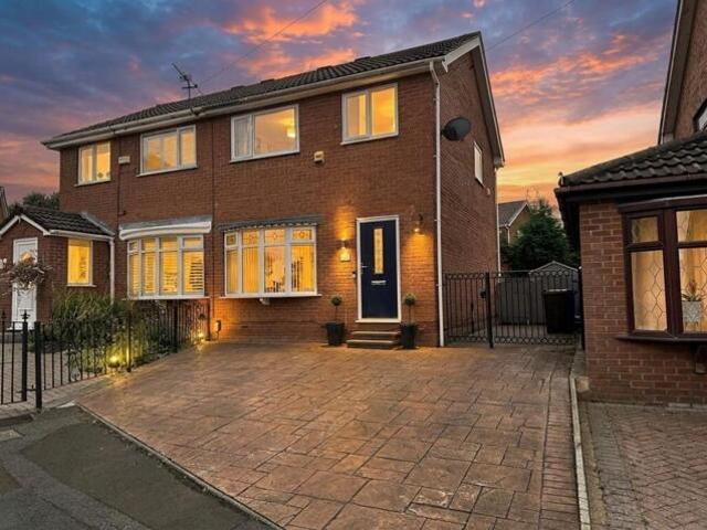 3 Bedroom House Tameside Tameside LS101677066