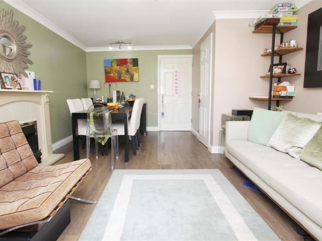 3 bedroom house terraced