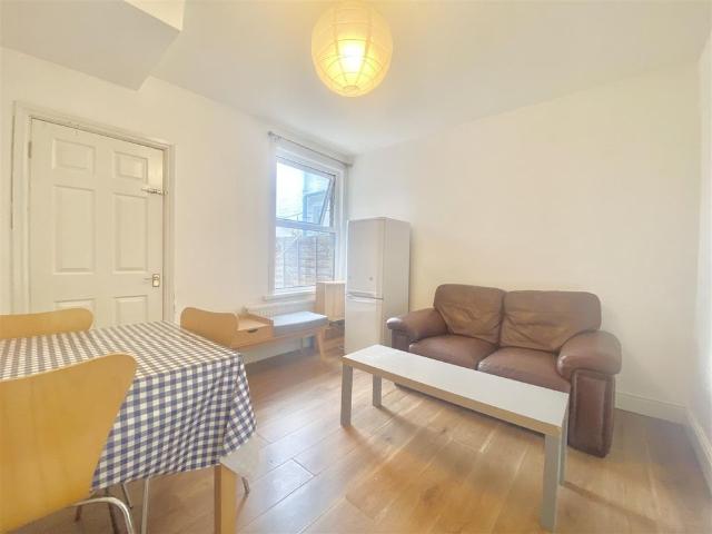 3 bedroom house terraced