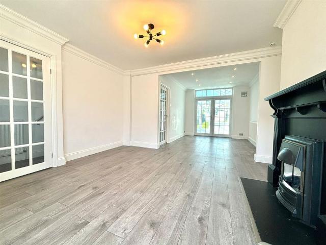 3 bedroom house terraced