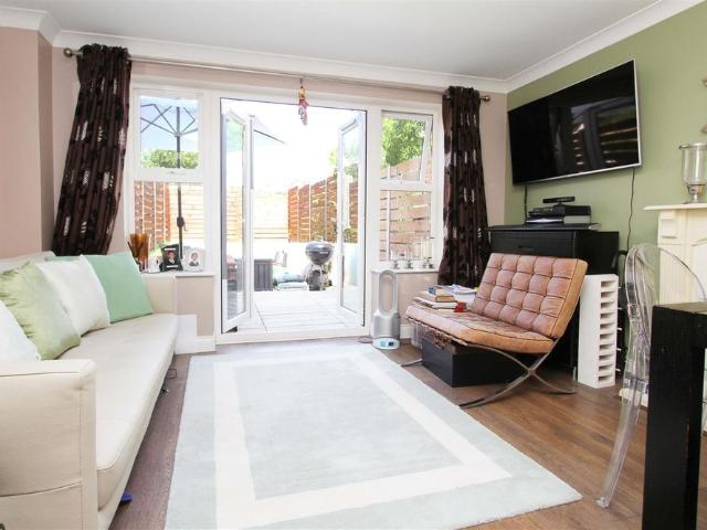 3 bedroom house terraced