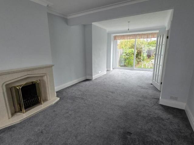 3 Bedroom House Terraced To Let