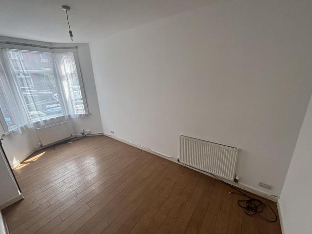 3 bedroom house terraced to rent