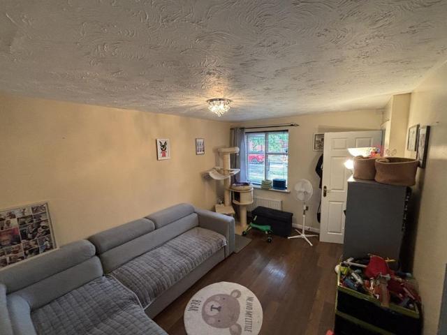 3 bedroom house terraced to rent