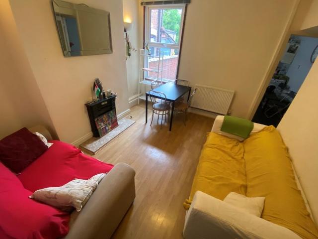 3 bedroom house terraced to rent