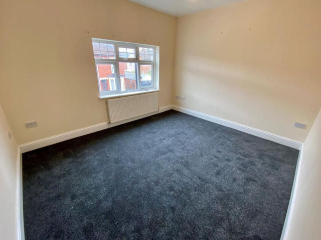 3 bedroom house terraced to rent
