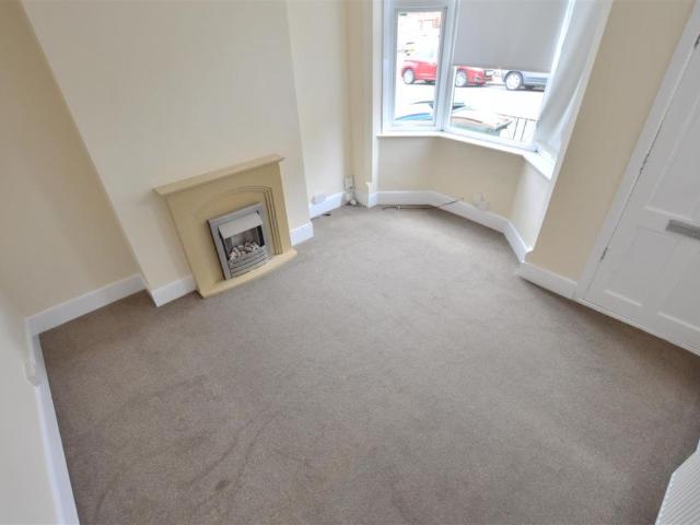 3 bedroom house terraced to rent