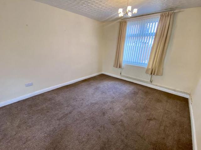 3 bedroom house terraced to rent