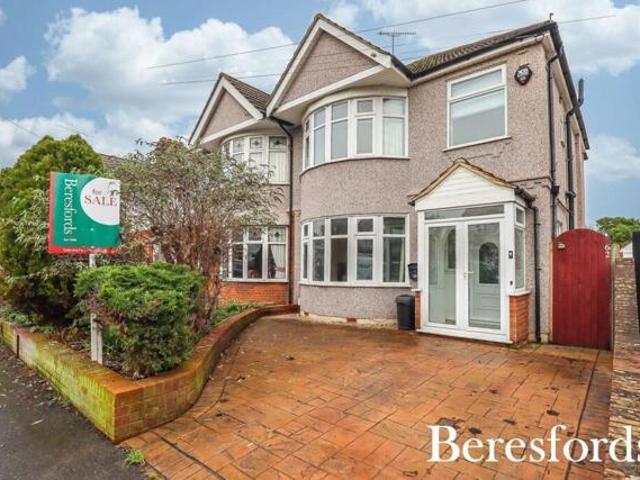 3 Bedroom House Thurrockc Greater London 99054849