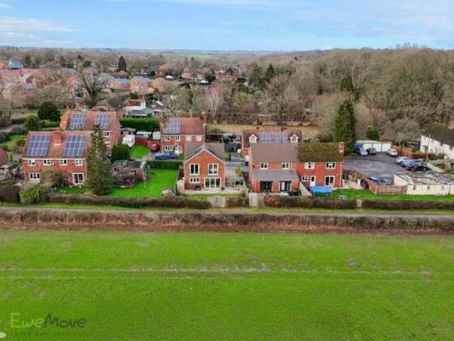 3 Bedroom House Thatcham West Berkshire 98718100