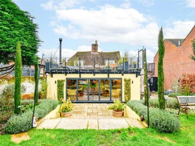 3 Bedroom House Thatcham West Berkshire LS100649052