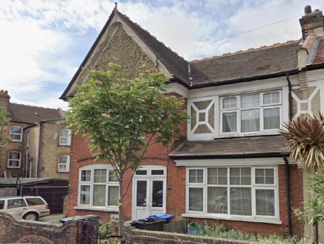3 Bedroom House Thornton Heath Surrey LS99608390