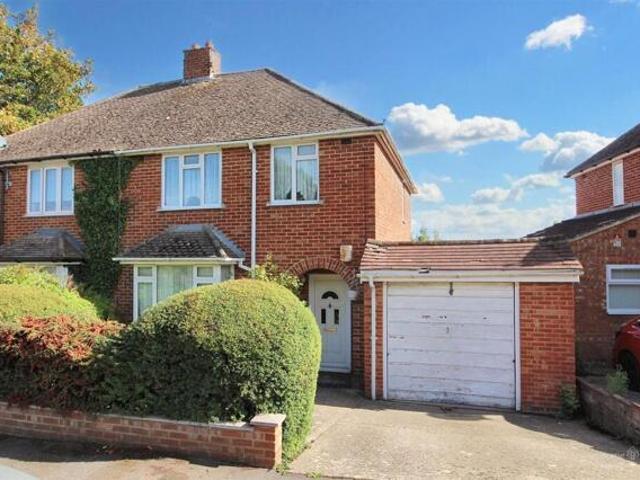 3 Bedroom House Tilehurst Berkshire LS99952045