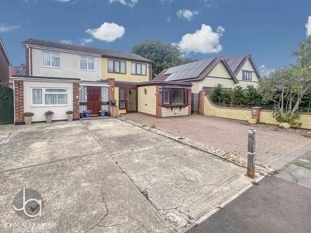 3 Bedroom House Tiptree Tiptree LS100685157