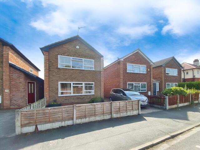 3 Bedroom House Trafford 98800971