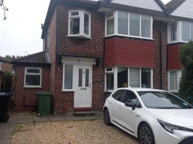 3 Bedroom House Trafford 99092481