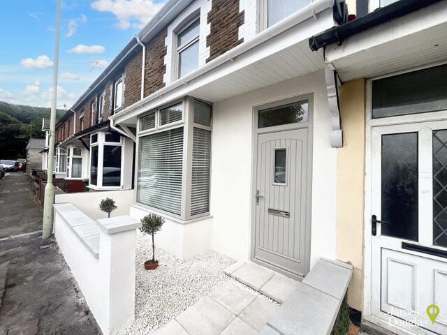 3 Bedroom House Treforest Treforest LS99054962