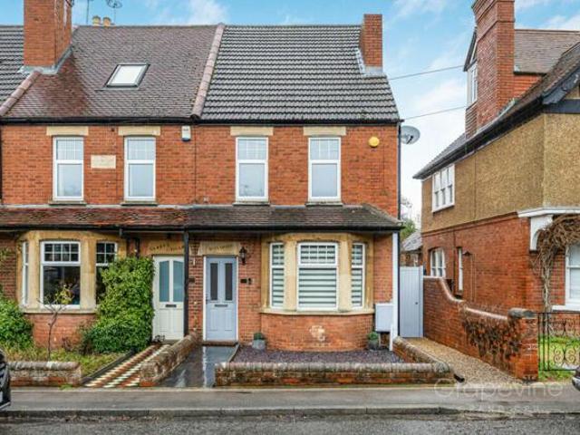 3 Bedroom House Twyford Wokingham LS100132713