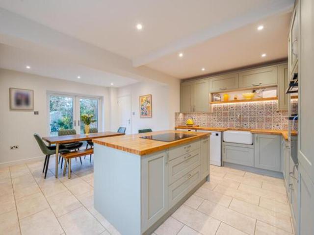 3 Bedroom House Twyford Hampshire 100425958