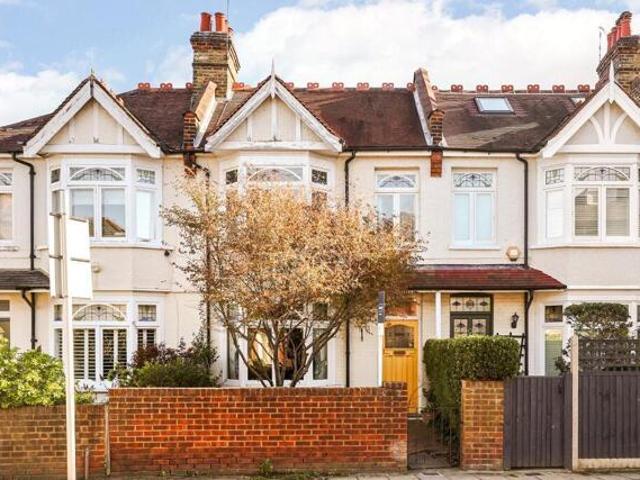 3 Bedroom House Twickenham Greater London LS99237155