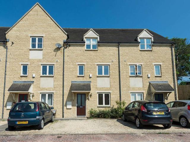 3 bedroom House unspecified for rent in Moorland Road, Witney, Oxfordshire, OX28