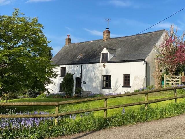 3 Bedroom House Usk Torfaen NP4 87395378