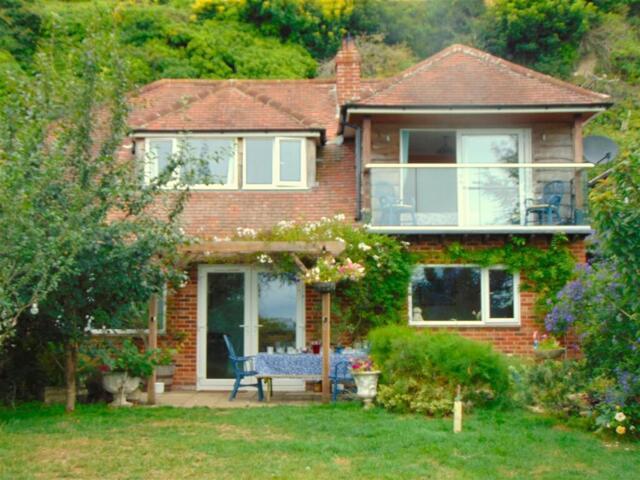 3 Bedroom House Ventnor Isle Of Wight 98649320