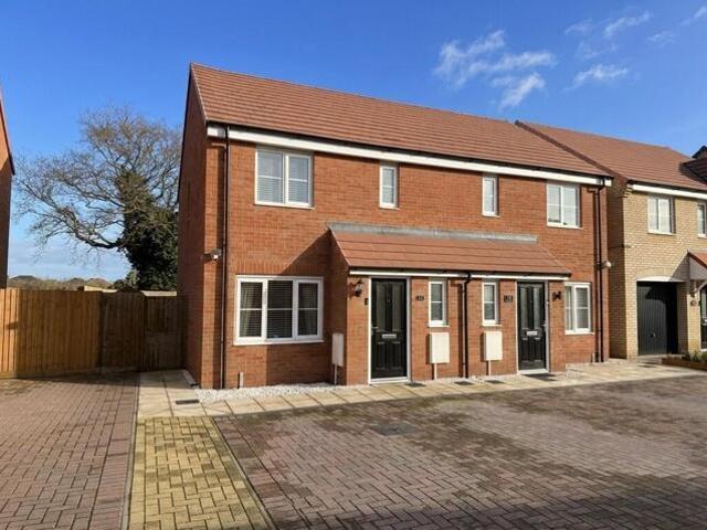 3 Bedroom House Yarmouth Isle Of Wight LS100426605