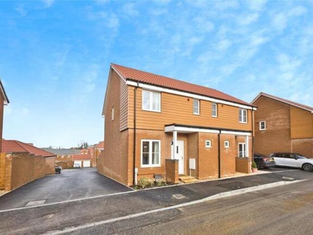3 Bedroom House Yeovil Somerset 100649261