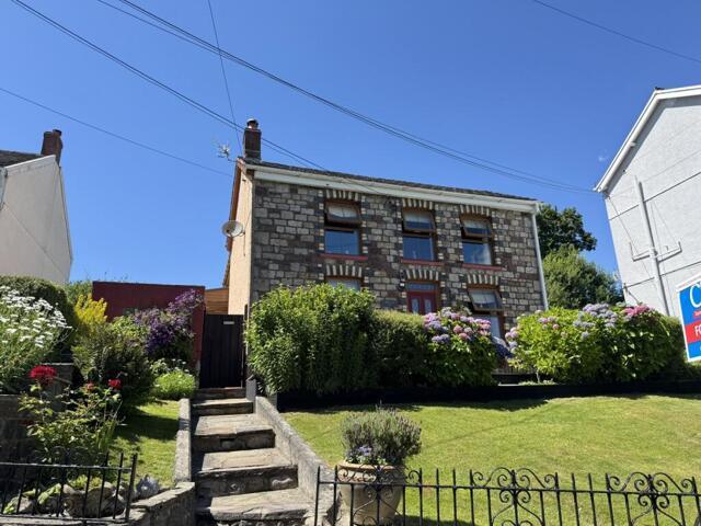 3 Bedroom House Ystradowen Ystradowen LS100023815