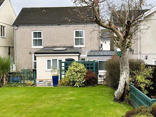 3 Bedroom House Ystradowen Ystradowen LS100503481