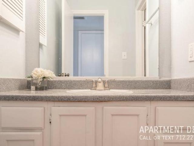 3 bedroom, Houston TX 77008 77327697