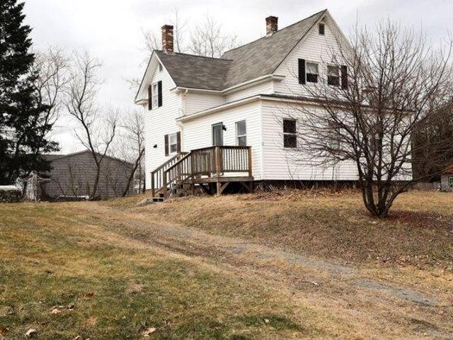 3 bedroom, Howland ME 04448 101801768