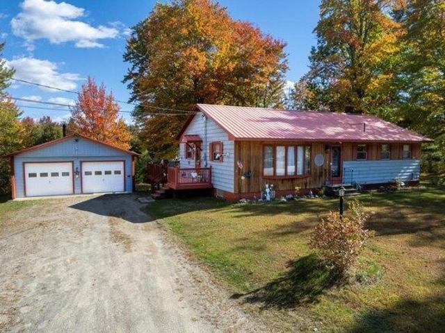 3 bedroom, Howland ME 04448 102061442