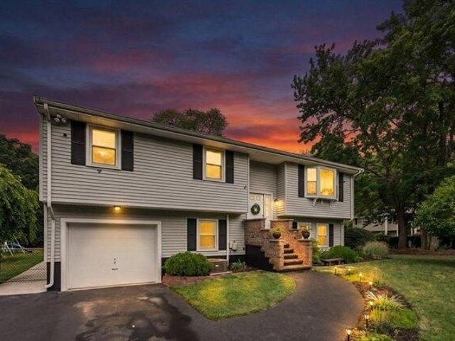 3 bedroom, Holbrook MA 02343 104444104