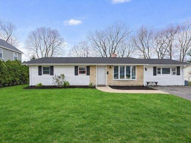 3 bedroom, Holbrook MA 02343 104442300