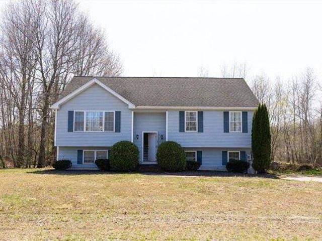 3 bedroom, Holbrook MA 02343 103100352