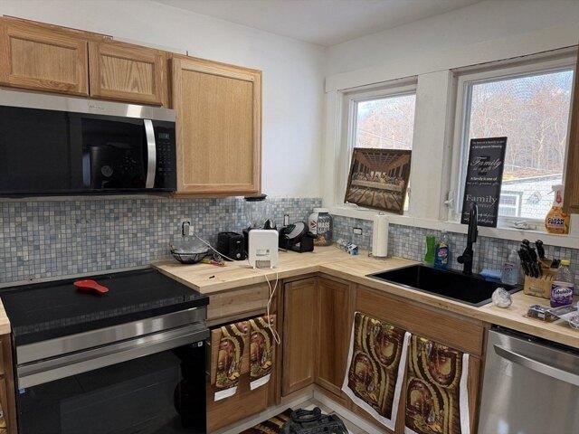 3 bedroom, Holbrook MA 02343 LS102342770