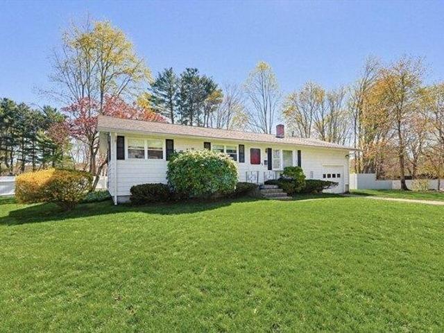 3 bedroom, Holliston MA 01746 LS103017212