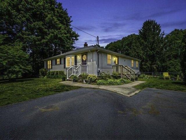 3 bedroom, Holliston MA 01746 104810204
