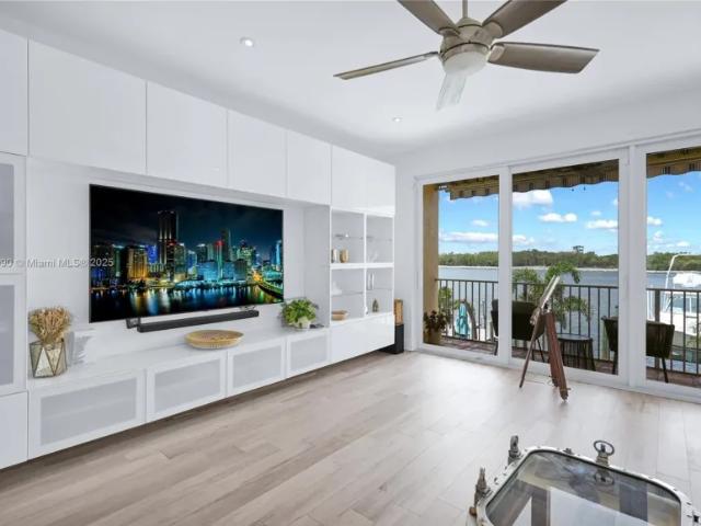 3 bedroom, Hollywood FL FL 33019 102715888