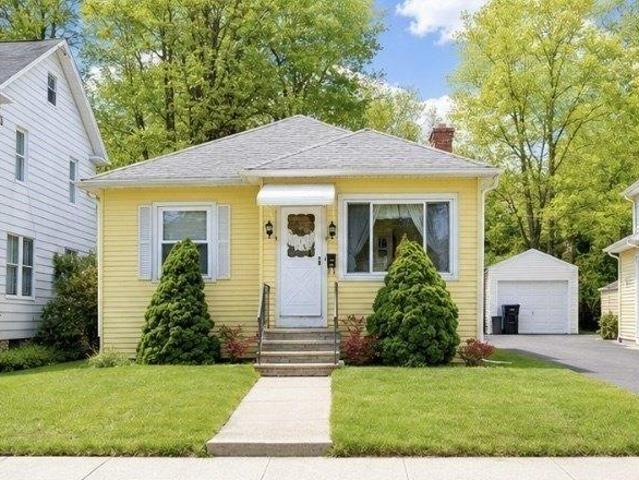 3 bedroom, Holyoke MA 01040 102212359