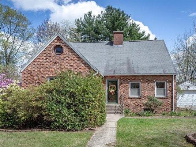 3 bedroom, Holyoke MA 01040 102217169