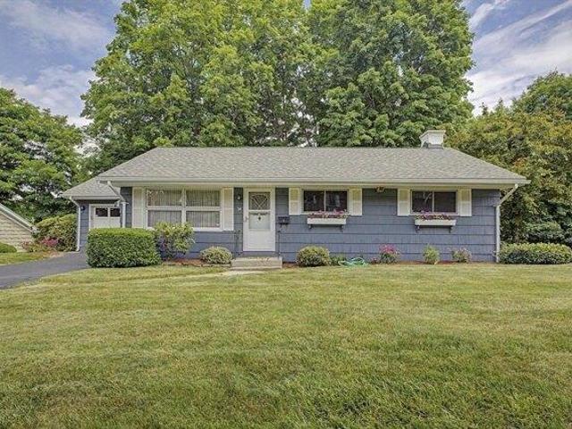 3 bedroom, Holyoke MA 01040 103224159