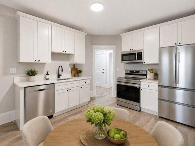 3 bedroom, Holyoke MA 01040 105240017