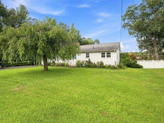 3 bedroom, Holyoke MA 01040 105255544